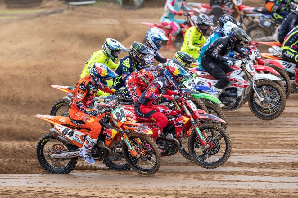 MXGP Lettonia: Jeffrey Herlings e Kay de Wolf imprendibili sulla sabbia ...